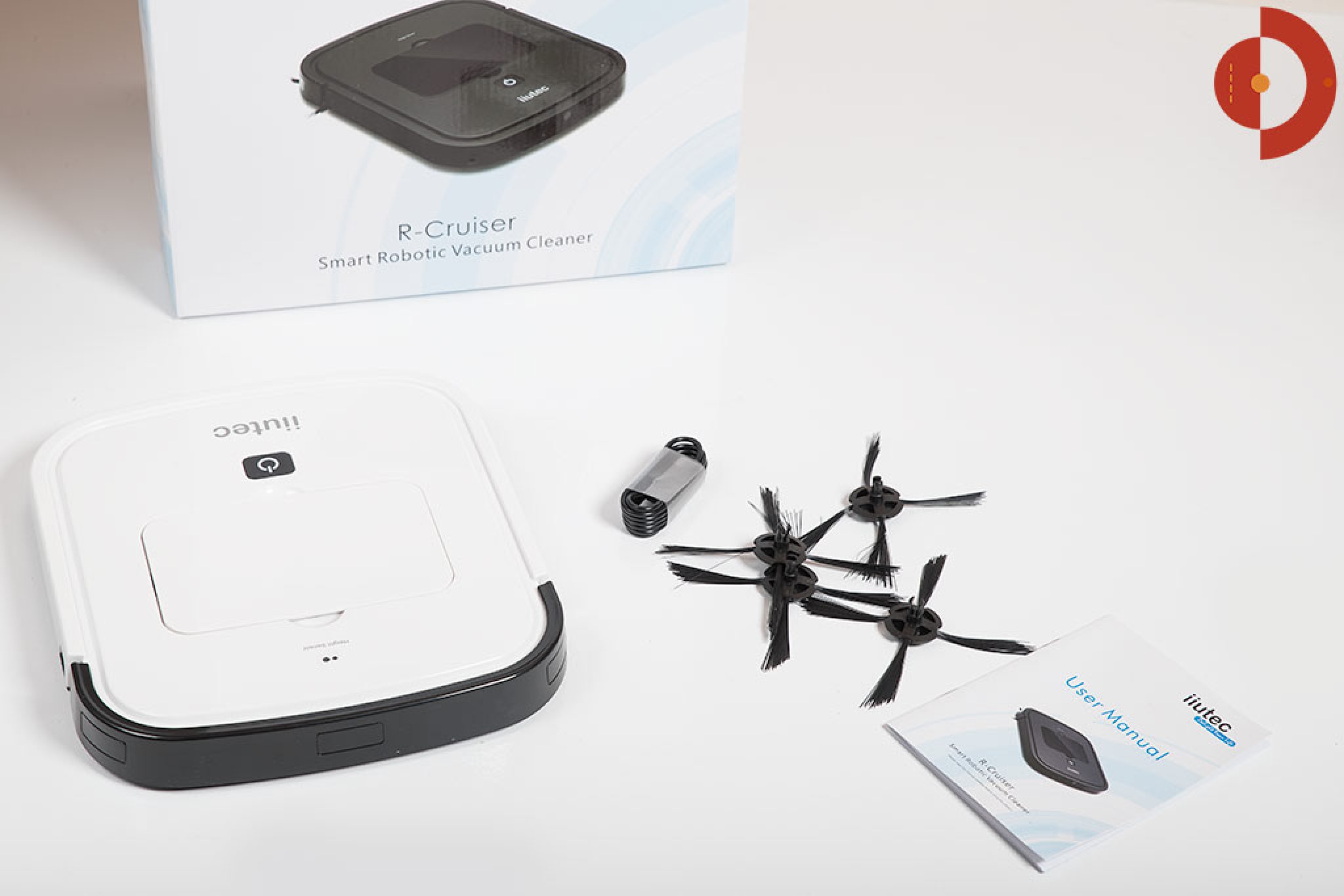 3cm hoher Mini-Saugroboter iiutec R-Cruiser im Test