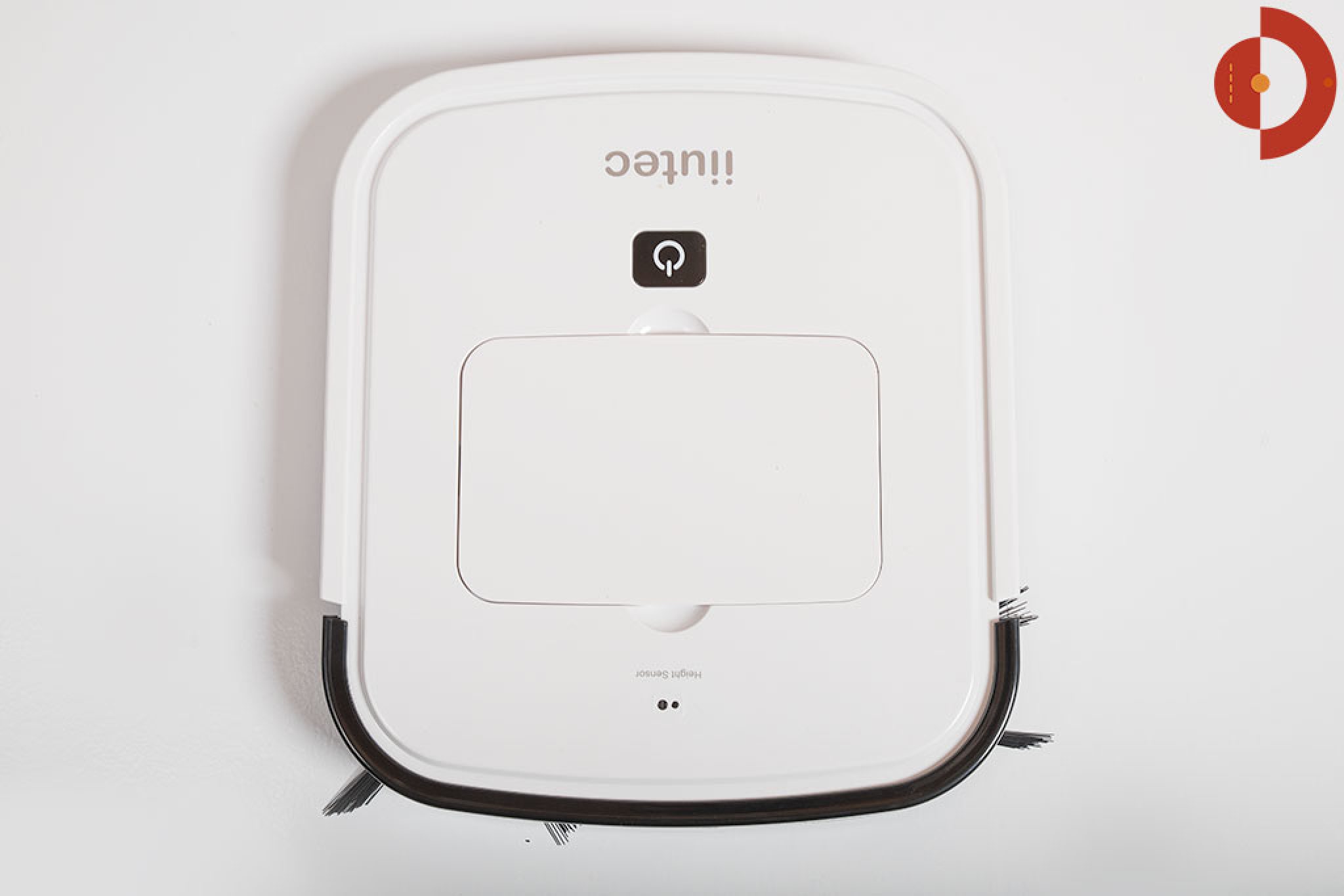 3cm hoher Mini-Saugroboter iiutec R-Cruiser im Test