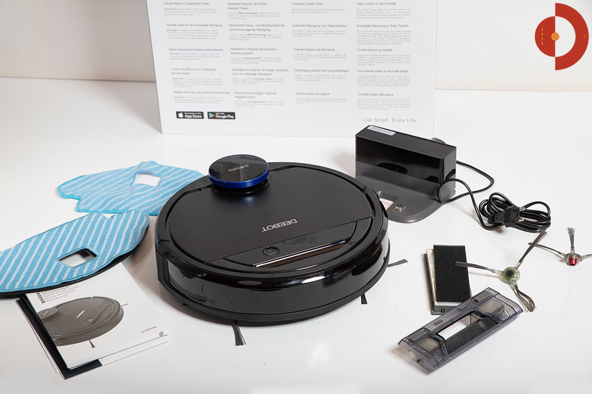 Ecovacs-Robotics-Deebot-OZMO-930-Test-Lieferumfang - Akku- und Roboter ...